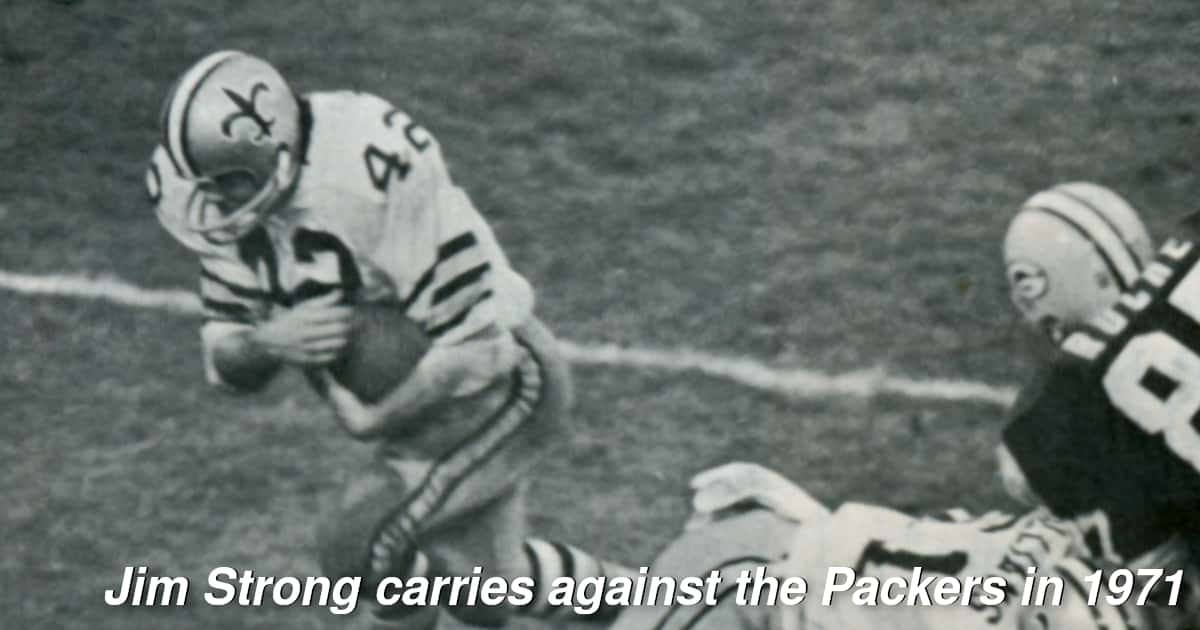 Jim Strong Carries Against the Pack in 1971 – New Orleans Saints History